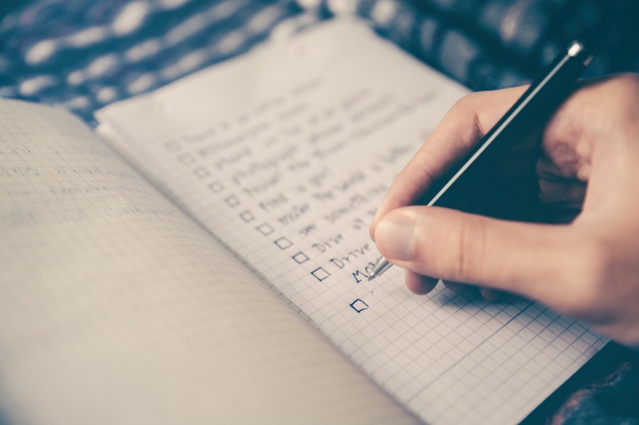 45+ Must-Ask Questions for a Successful Event Debrief [with Template]