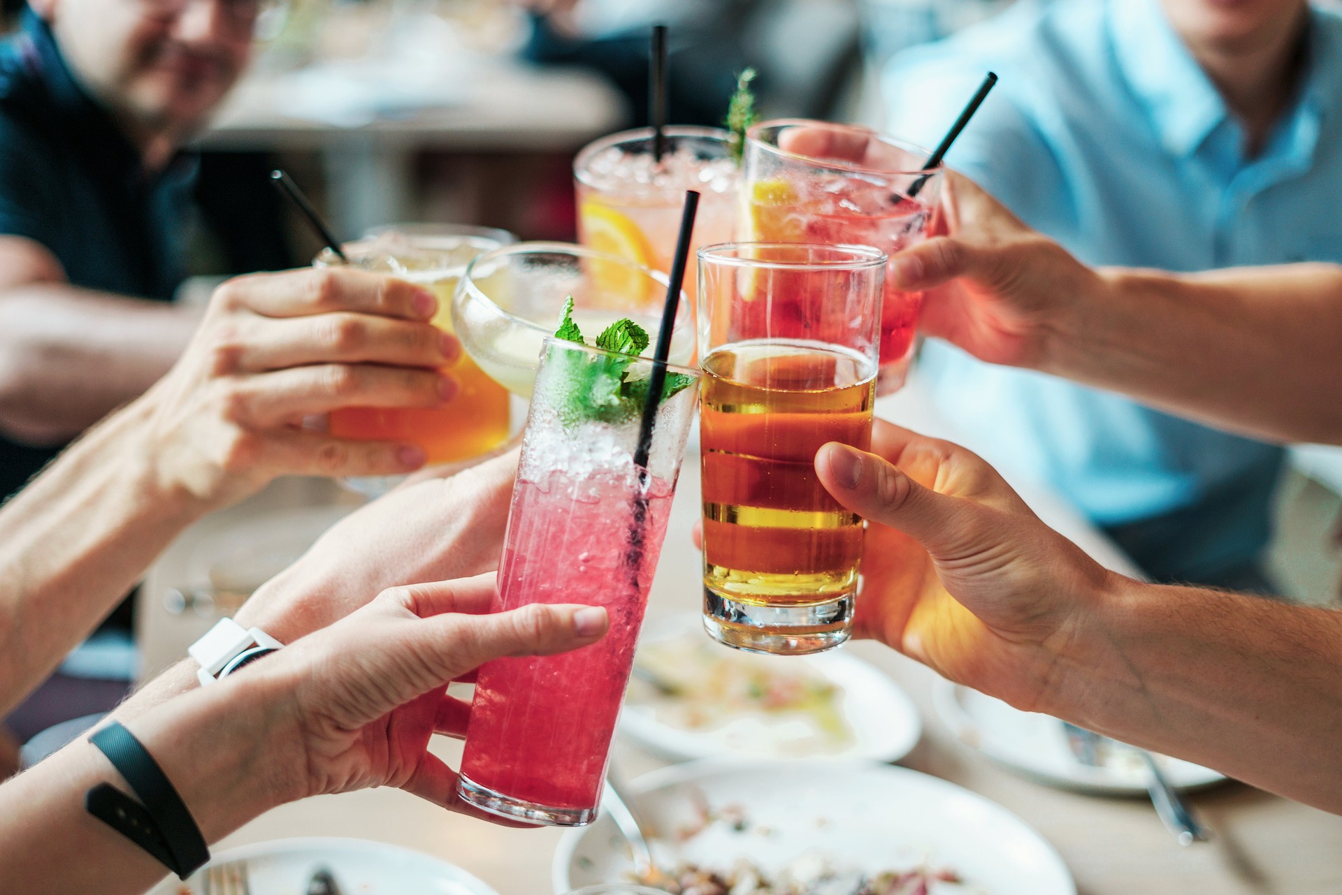 17 Stylish Event Bar Ideas to Wow Attendees & Boost Networking